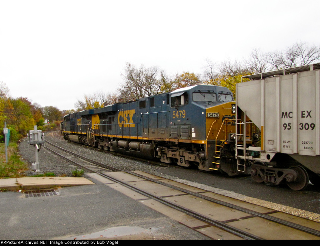 CSX 5479 and 962